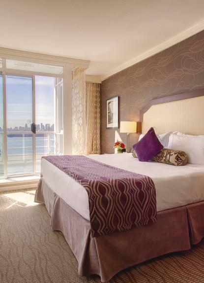 Pinnacle Hotel at the Pier | Package: Quay Market & Food Hall Package